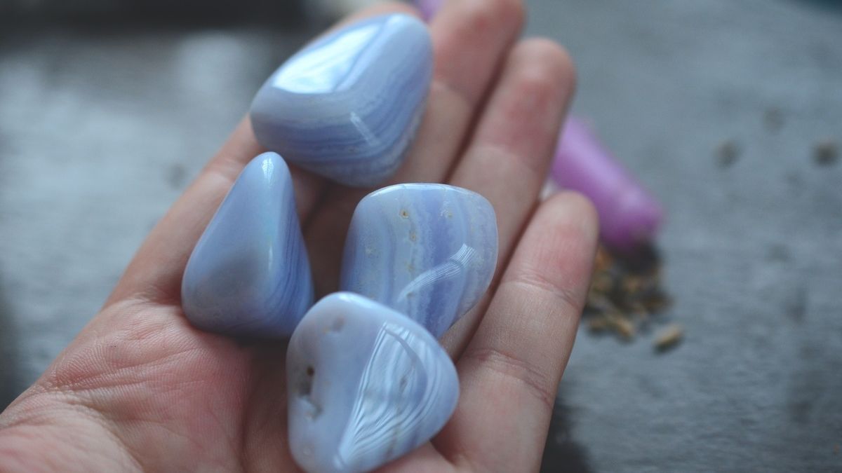 Calcedónia: virtudes e propriedades da pedra da serenidade